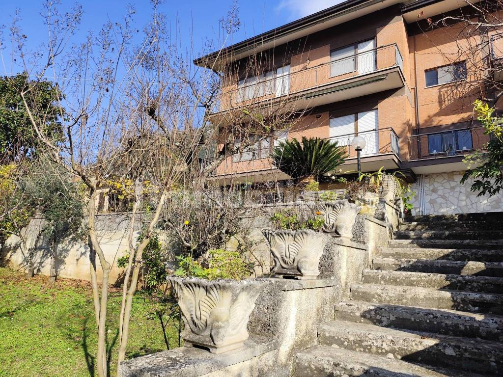 Vendita Appartamento Giuliano di Roma. Quadrilocale in via Antonio ...