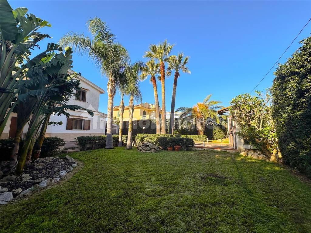 Vendita Villa unifamiliare in via del Pellicano Siracusa. Ottimo stato ...