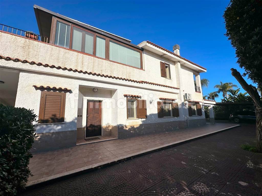 Vendita Villa unifamiliare in via del Pellicano Siracusa. Ottimo stato ...