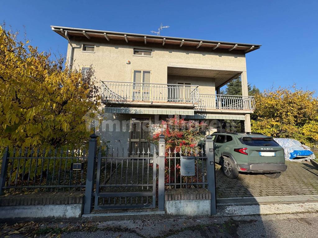 Vendita Villa unifamiliare in via Don Enzo Manfredi 4 Gualtieri. Buono ...