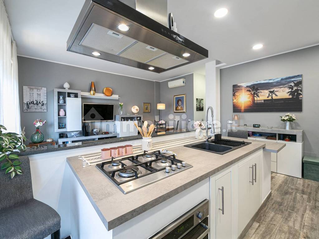 Vendita Appartamento Caronno Pertusella. Bilocale in via Raffaello Sanzio 50. Ottimo stato ...