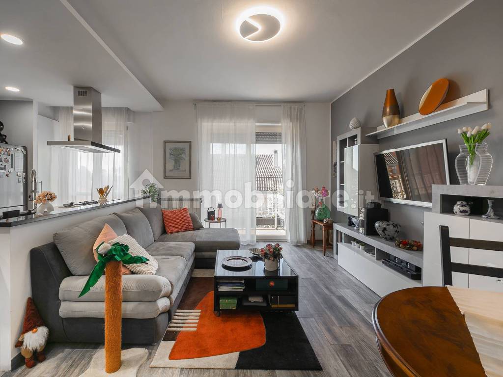 Vendita Appartamento Caronno Pertusella. Bilocale in via Raffaello Sanzio 50. Ottimo stato ...