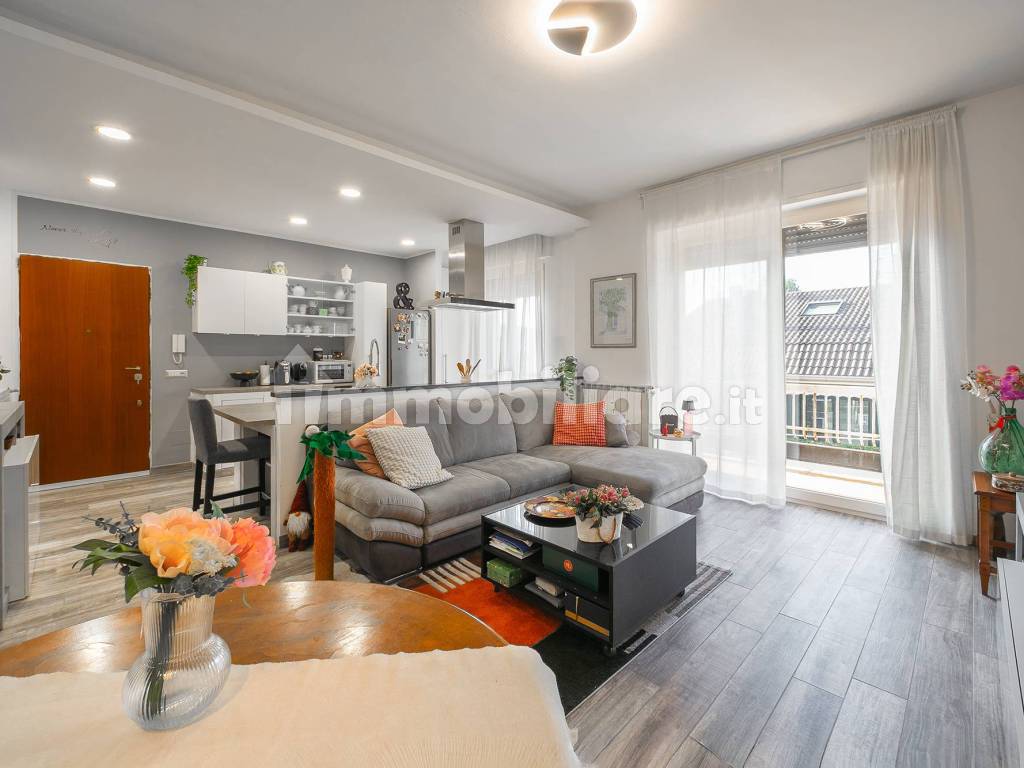 Vendita Appartamento Caronno Pertusella. Bilocale in via Raffaello Sanzio 50. Ottimo stato ...