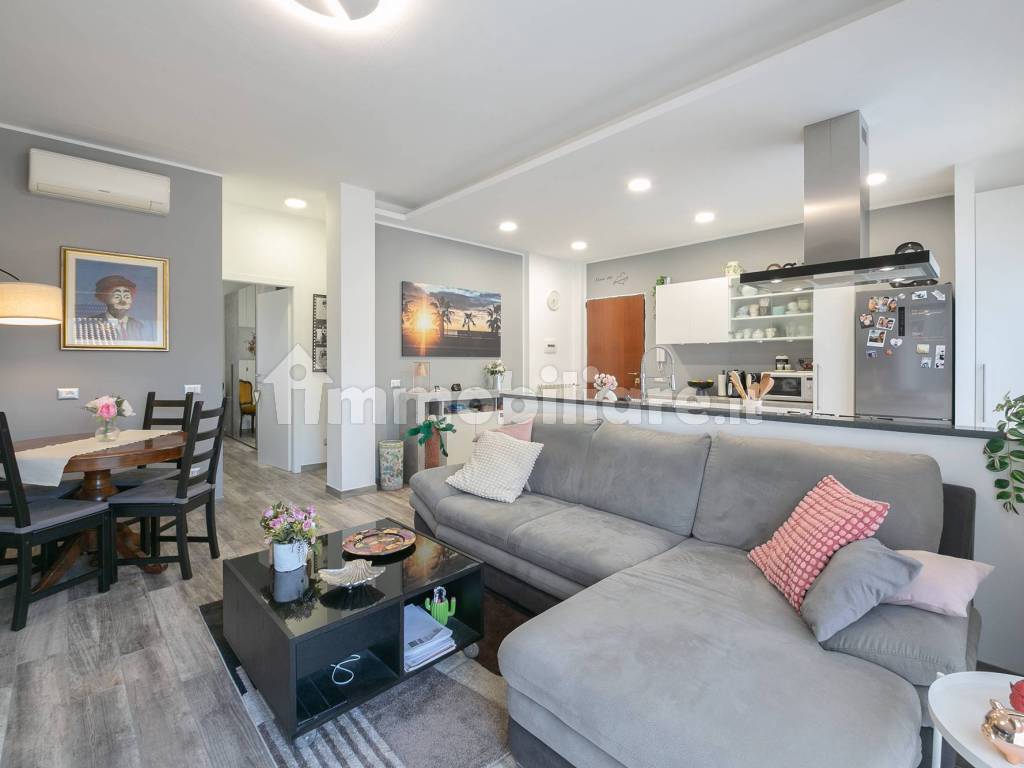 Vendita Appartamento Caronno Pertusella. Bilocale in via Raffaello Sanzio 50. Ottimo stato ...