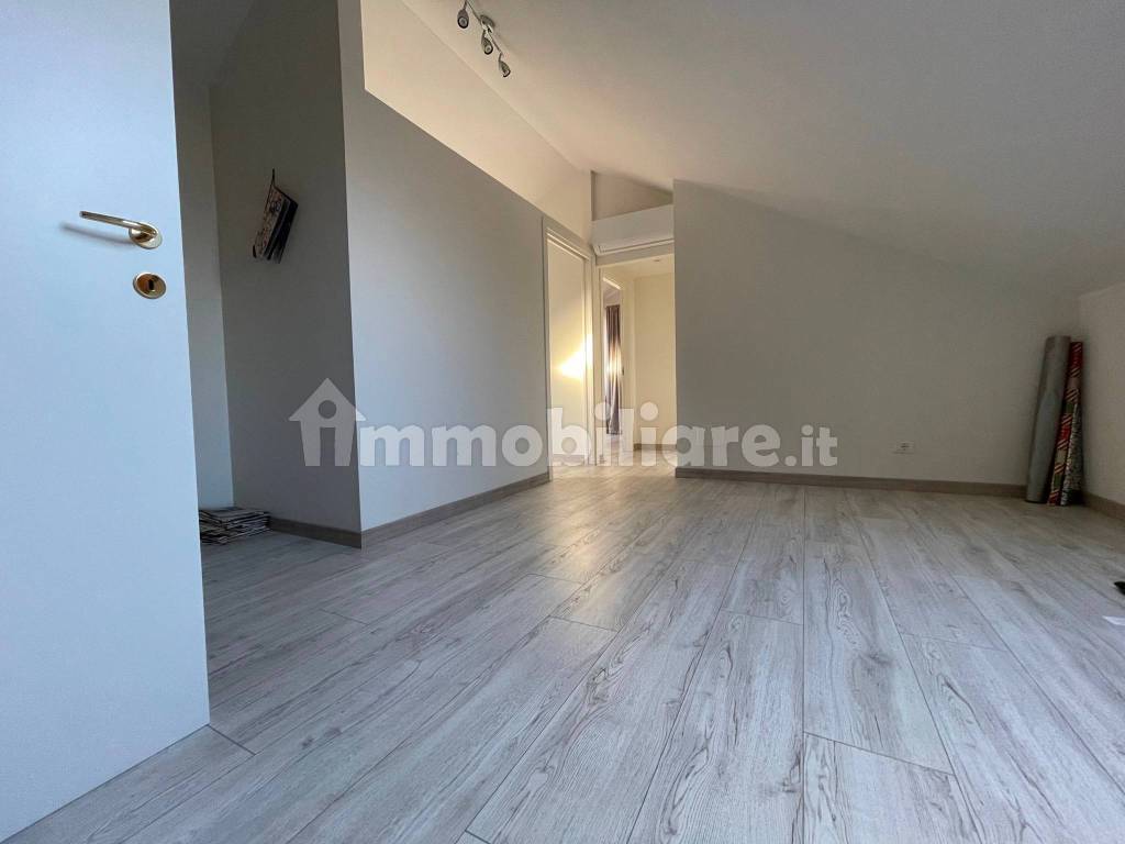 Affitto Mansarda in via Filippo Turati 3 None. Ottimo stato, rif. 125424719