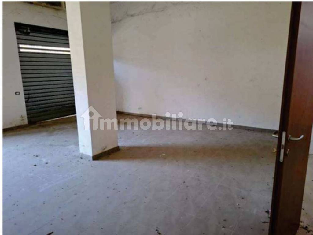 Asta per negozio, via Guglielmo Marconi Macchia d'Isernia, rif ...