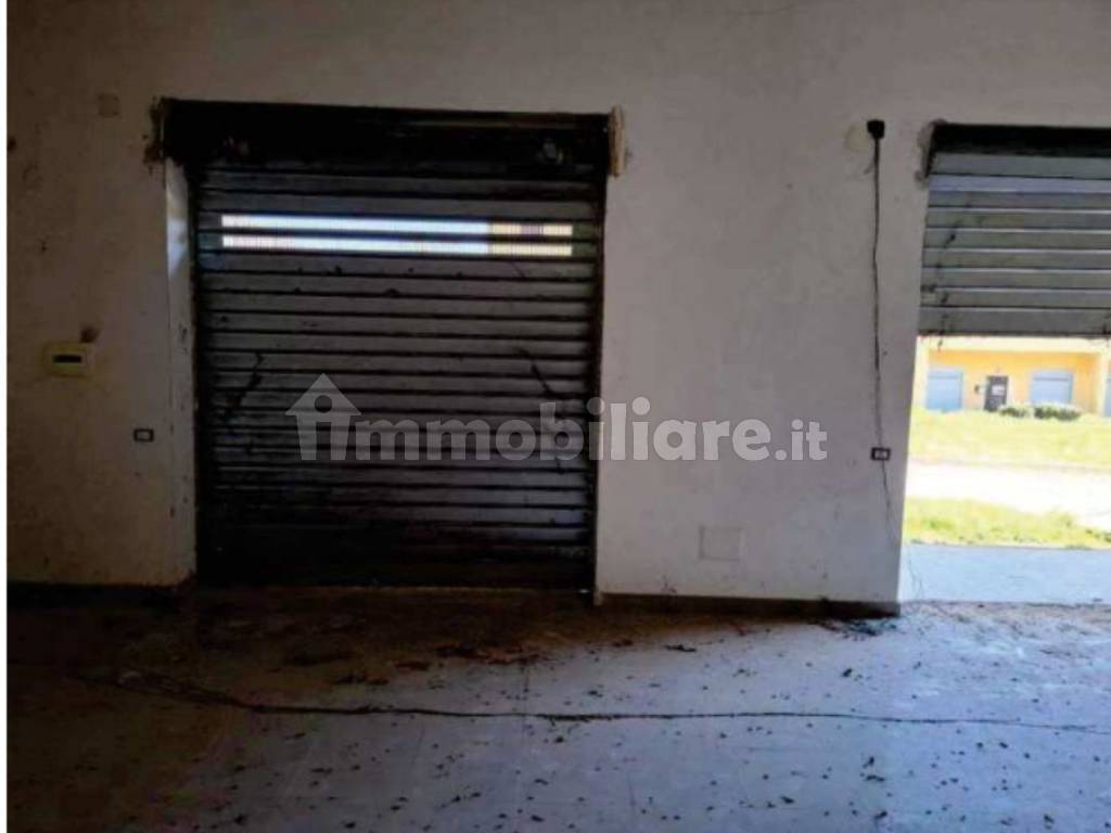 Asta per negozio, via Guglielmo Marconi Macchia d'Isernia, rif ...