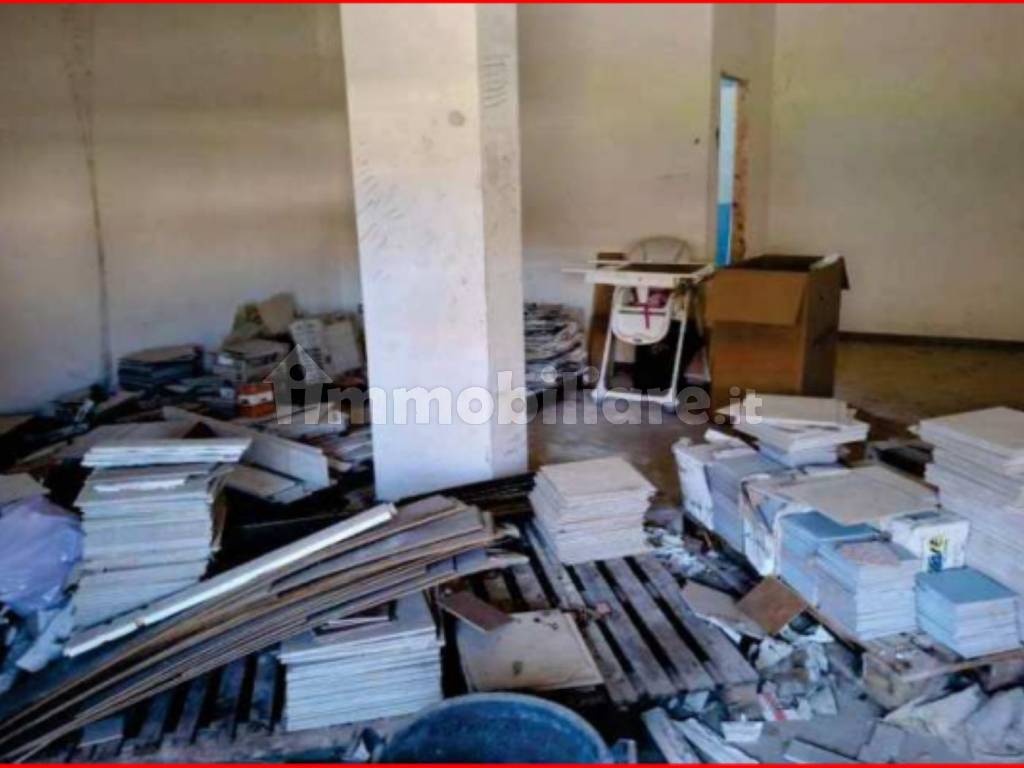 Asta per negozio, via Guglielmo Marconi Macchia d'Isernia, rif ...