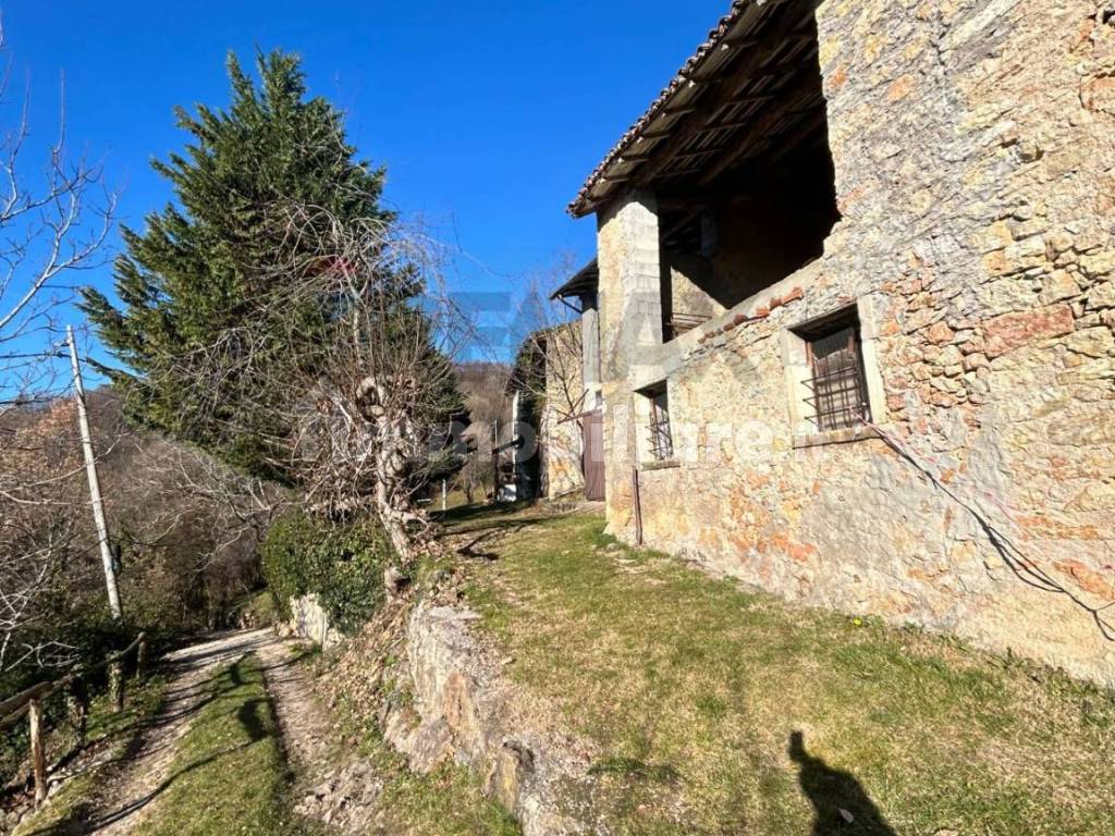 Vendita Rustico Badia Calavena. 233 m², rif. 125460439