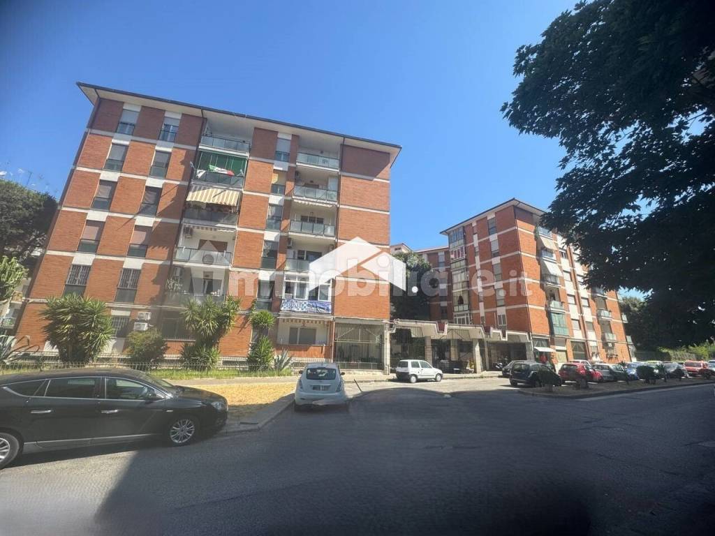Vendita Appartamento Napoli. Quadrilocale in via Thomas Eliot 15. Buono ...