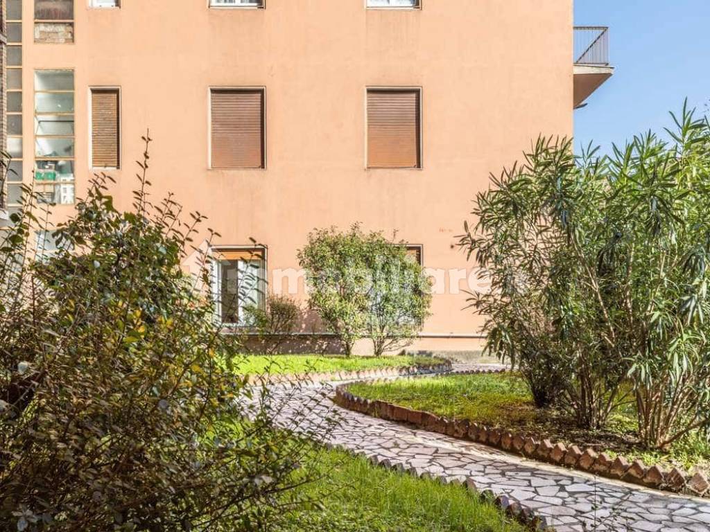 Stanza in affitto in Appartamento, affittasi camera via Monte Ceneri ...