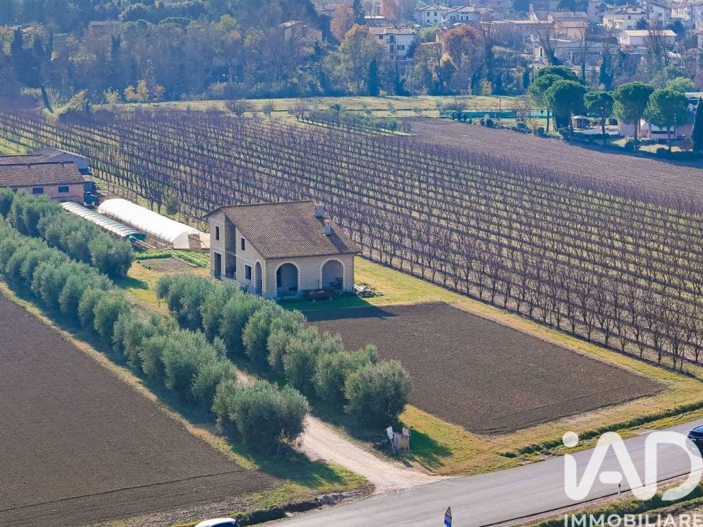 Vendita Villa unifamiliare in via Assisi Bettona. Nuova, posto auto ...