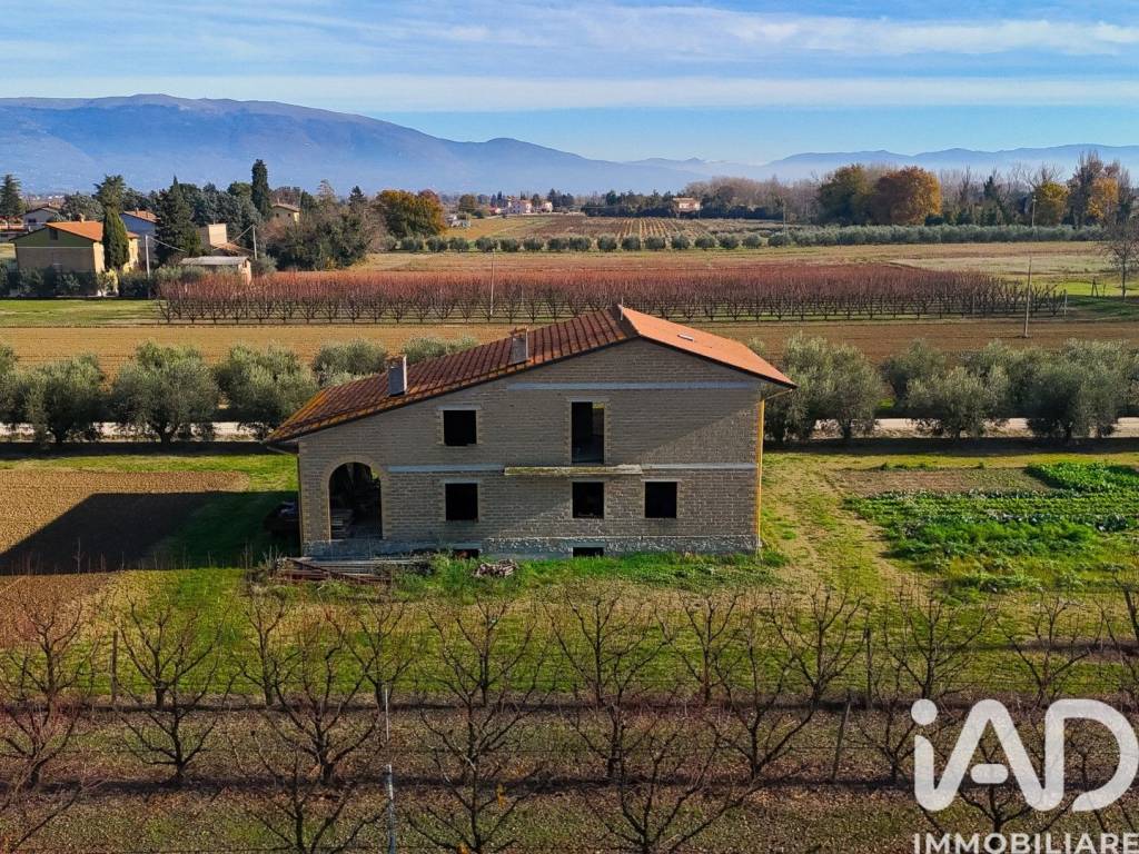 Vendita Villa unifamiliare in via Assisi Bettona. Nuova, posto auto ...