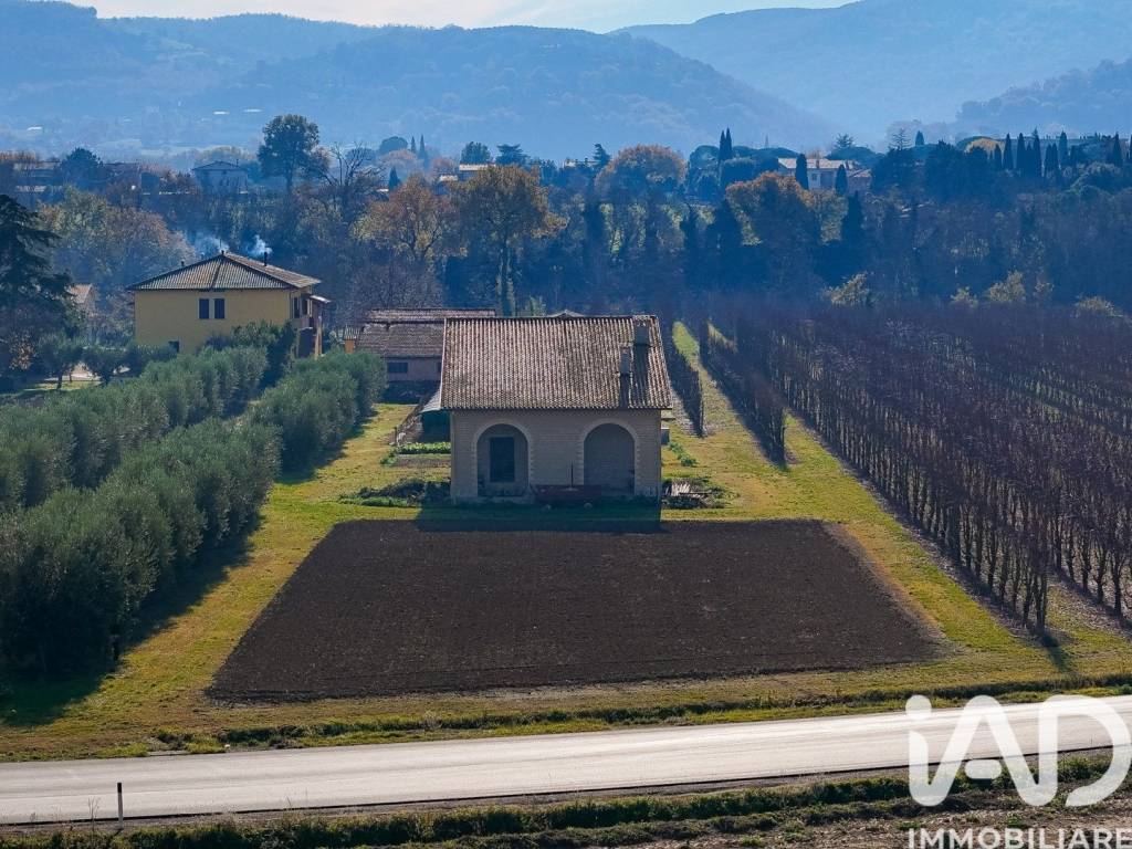 Vendita Villa unifamiliare in via Assisi Bettona. Nuova, posto auto ...