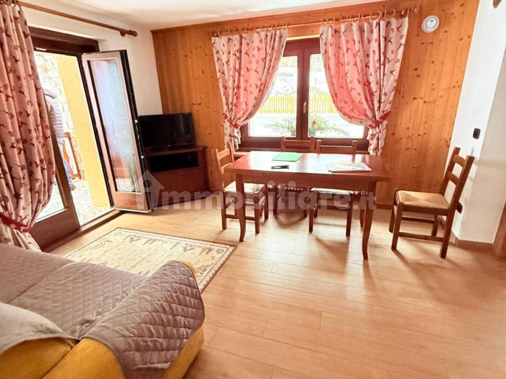 Vendita Appartamento in Sevilla 21. Cogne. Ottimo stato, piano rialzato ...