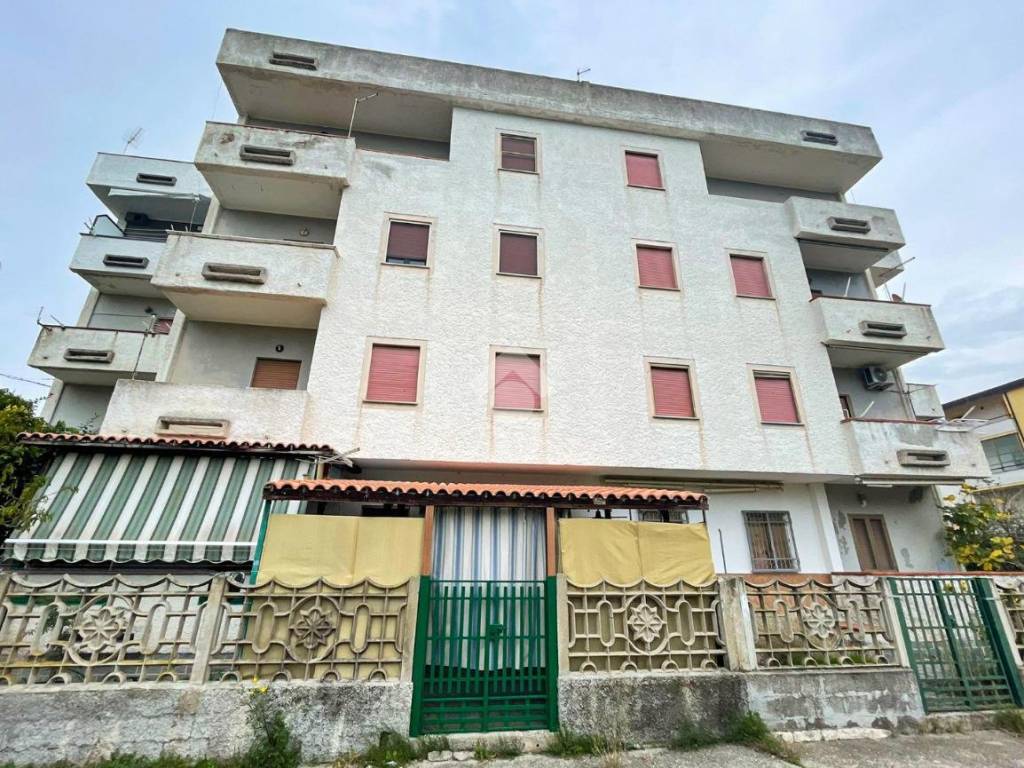 Vendita Appartamento Nocera Terinese. Quadrilocale in SS 18 Tirrena ...