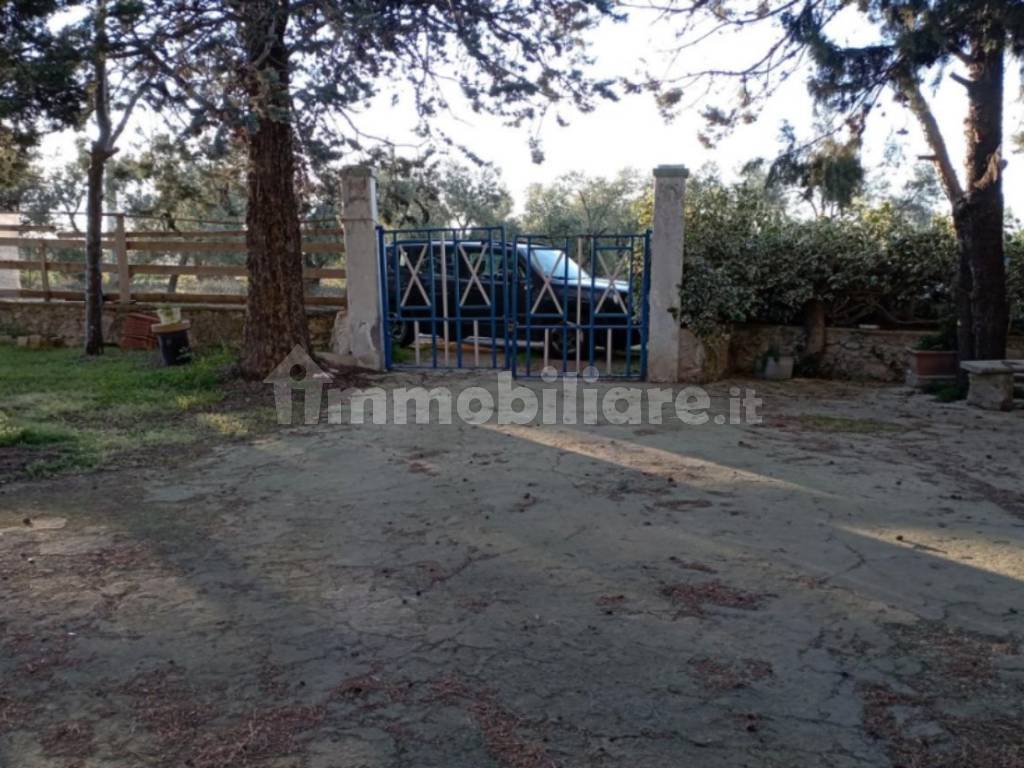 Asta per villa, Contrada Lago Signor Toma o Macchia Calamisa Molfetta ...