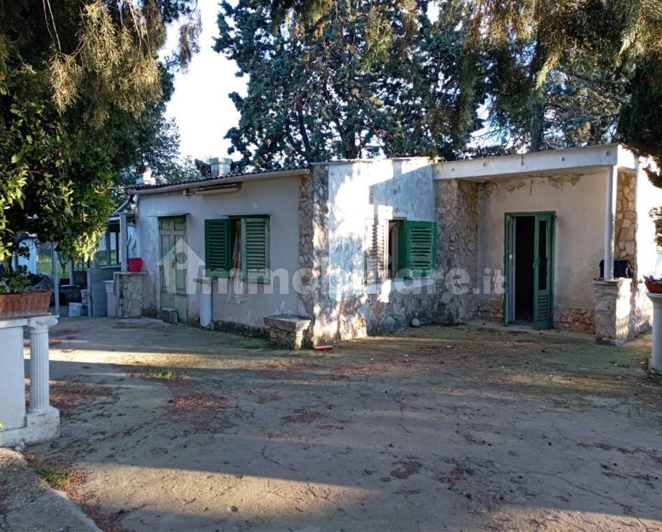 Asta per villa, Contrada Lago Signor Toma o Macchia Calamisa Molfetta ...