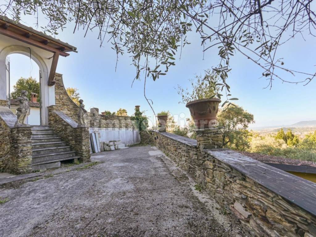 Vendita Villa unifamiliare in via dei Colli Massa. Nuova, riscaldamento ...