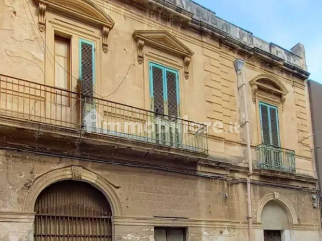Asta per palazzo - stabile, via Camillo Benso di Cavour, Centro Storico ...