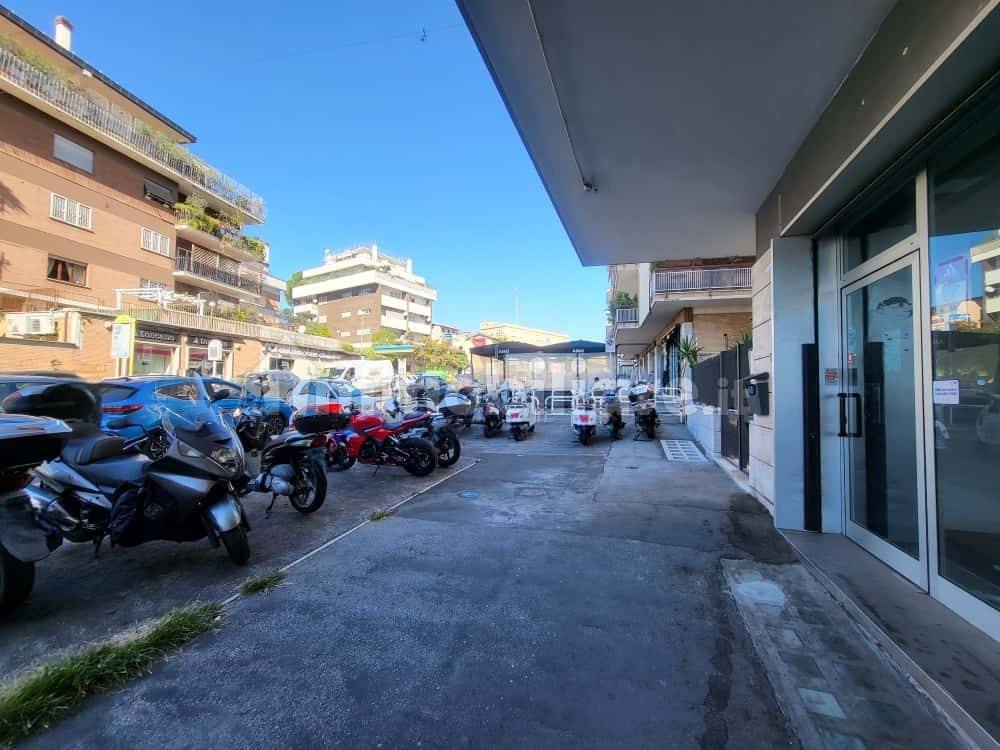 Shop - Commercial property via Flaminia, Rome, Ref. 125343859 ...