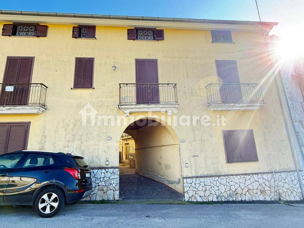 Vendita Villa bifamiliare in via Giuseppe Verdi 16 Forino. Buono stato ...