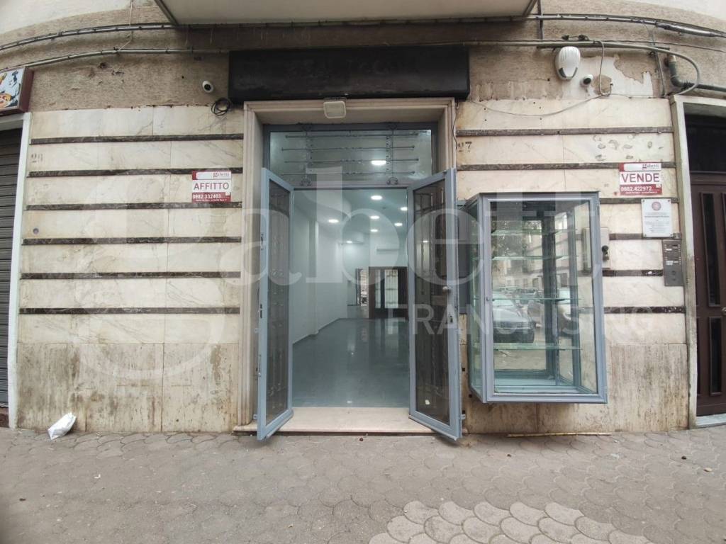 Locale commerciale via Checchia Rispoli , 27, San Severo, Rif ...