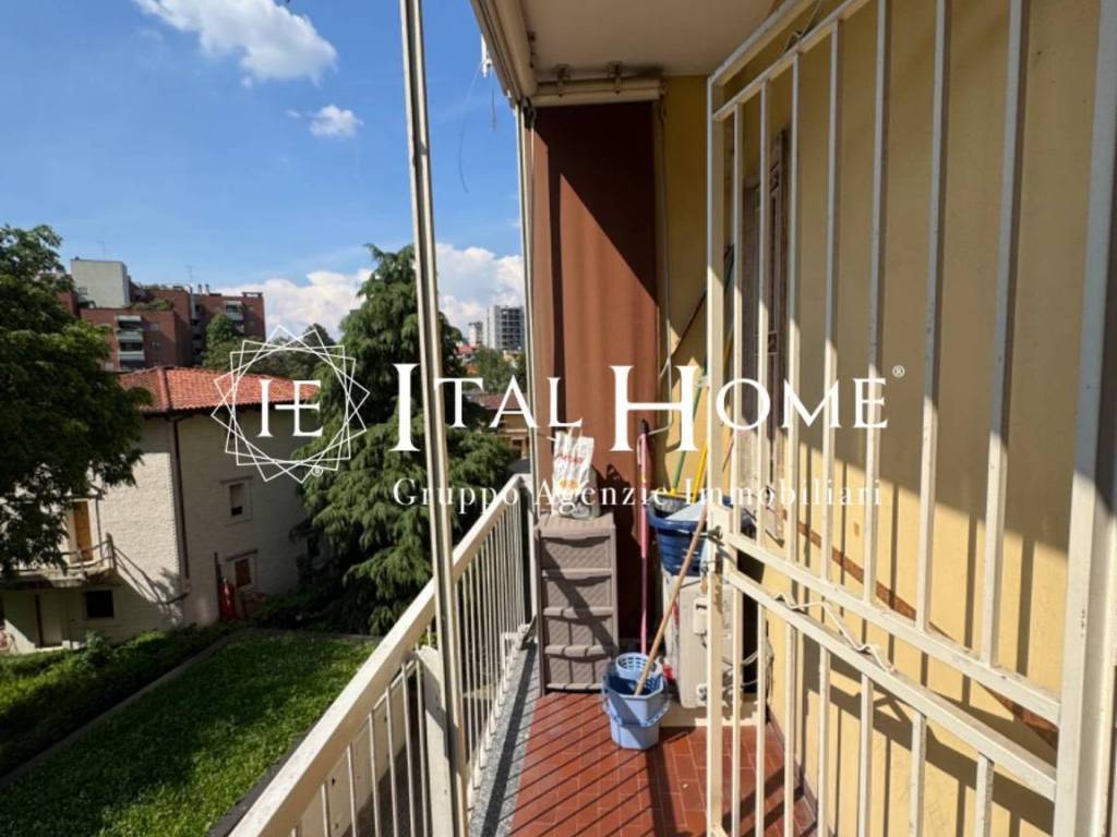 Vendita Appartamento Milano. Trilocale in via Bari. Buono stato, terzo ...