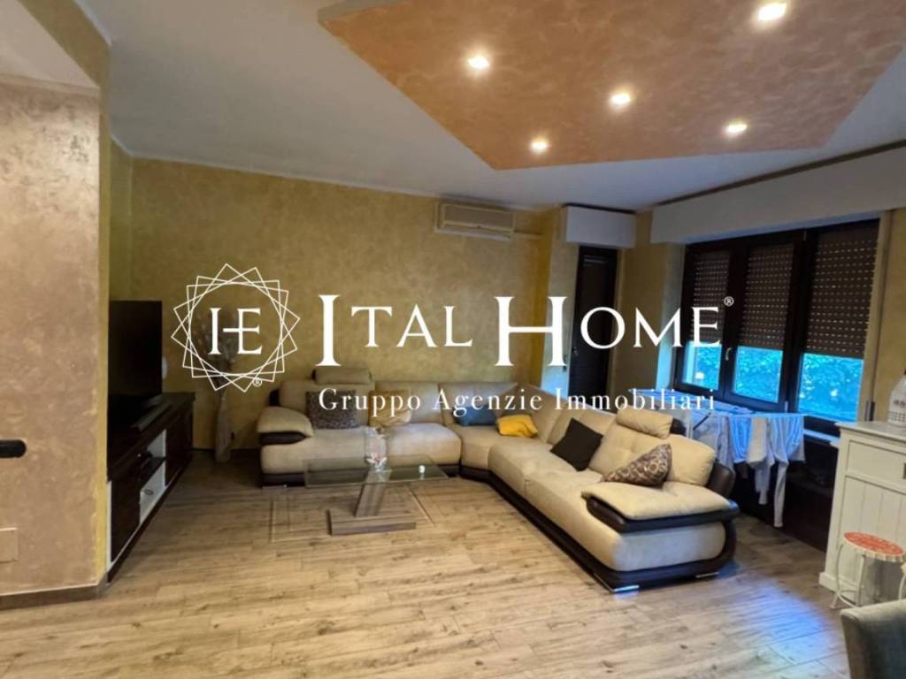 Vendita Appartamento Milano. Trilocale in via Bari. Buono stato, terzo ...