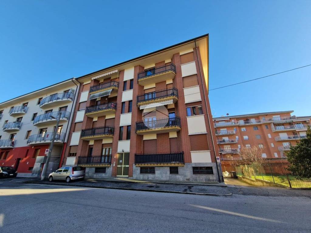 Vendita Appartamento Bra. Quadrilocale in via Adige 22. Ottimo stato ...