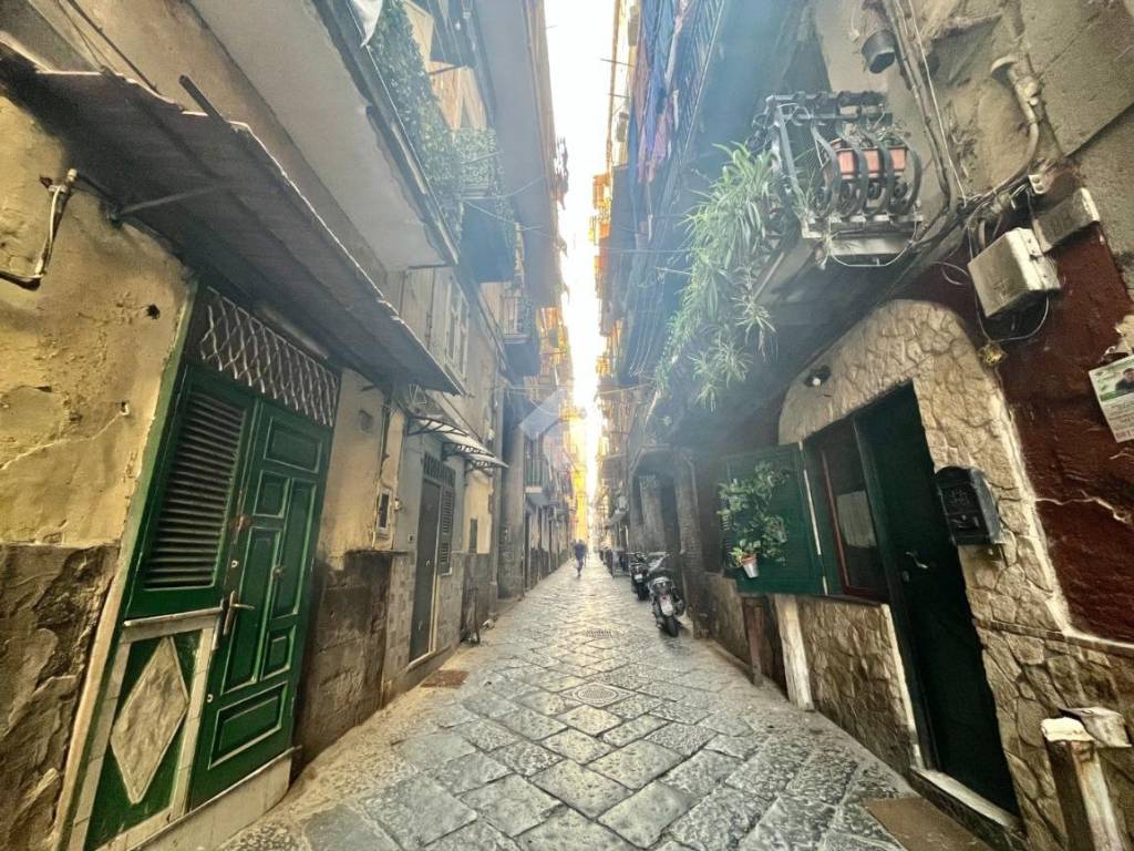 Vendita Appartamento Napoli. Monolocale in via San Agostino alla Zecca ...