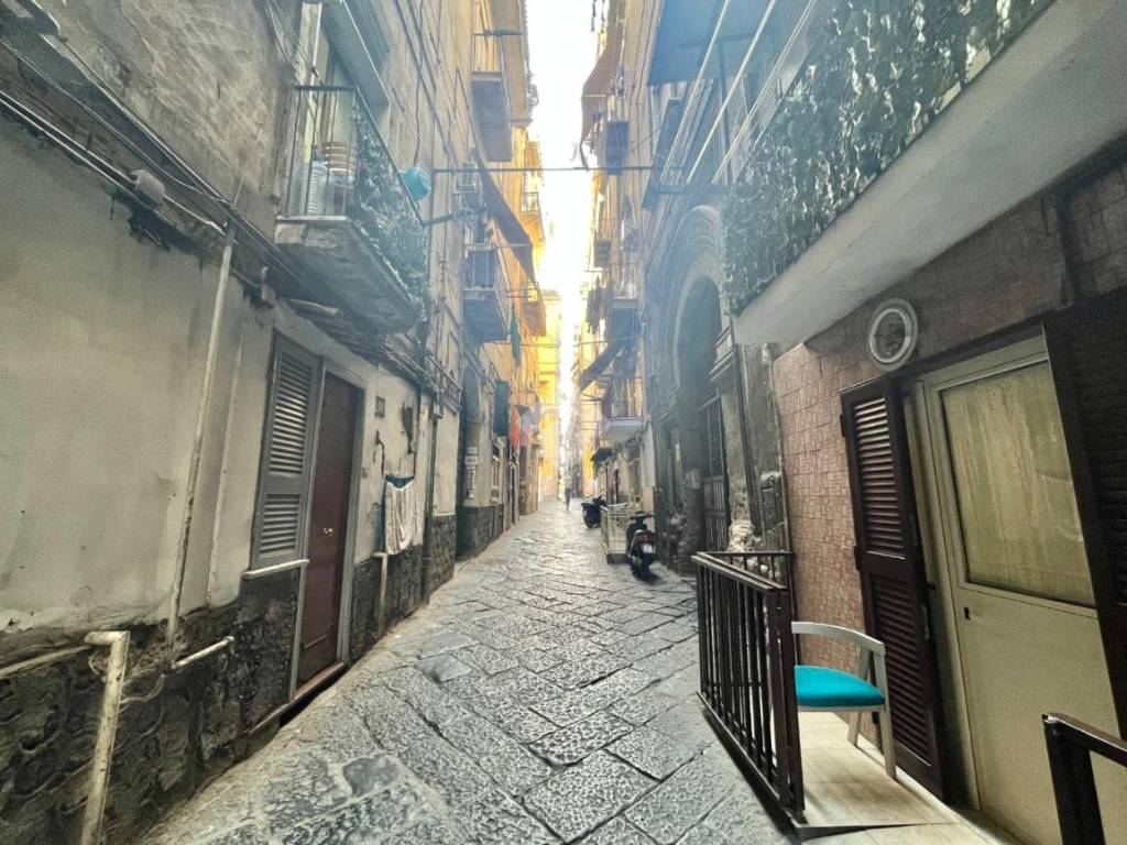 Vendita Appartamento Napoli. Monolocale in via San Agostino alla Zecca ...