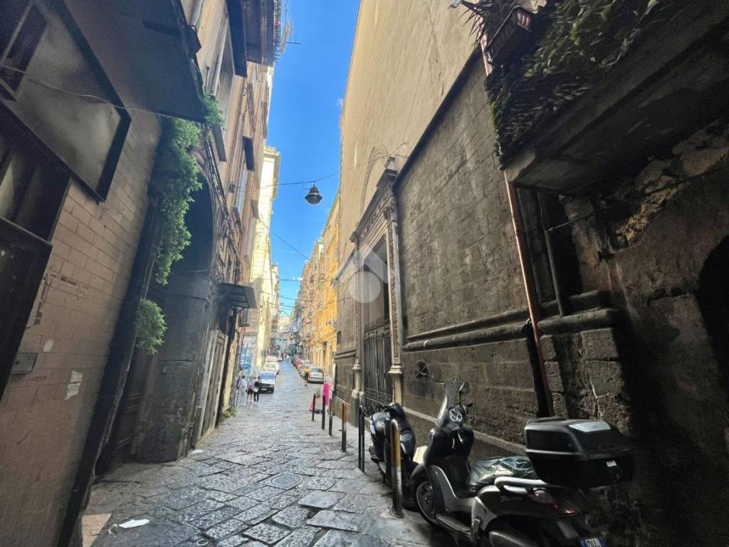 Vendita Appartamento Napoli. Monolocale in via San Agostino alla Zecca ...