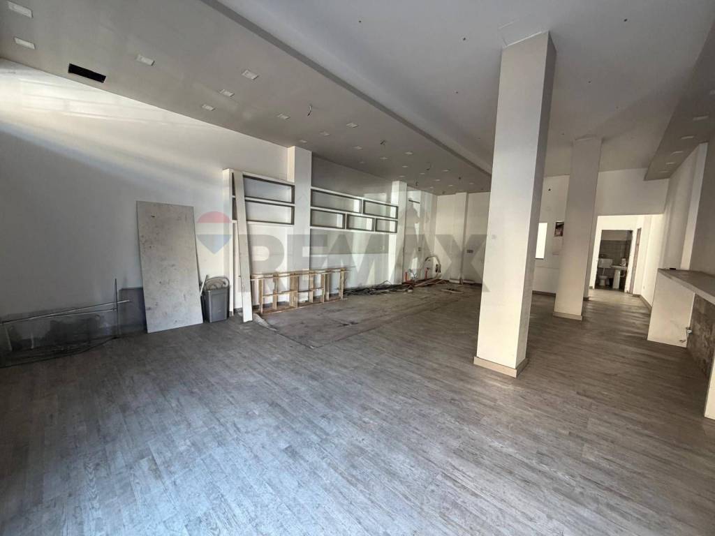 Locale commerciale via Vittorio Emanuele III 246, Belpasso, Rif ...