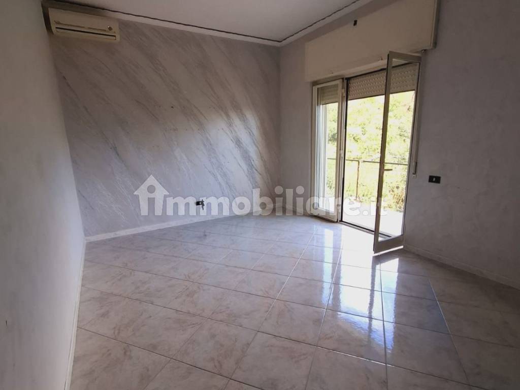 Vendita Appartamento Napoli. Trilocale in via San Gennaro Agnano. Buono ...