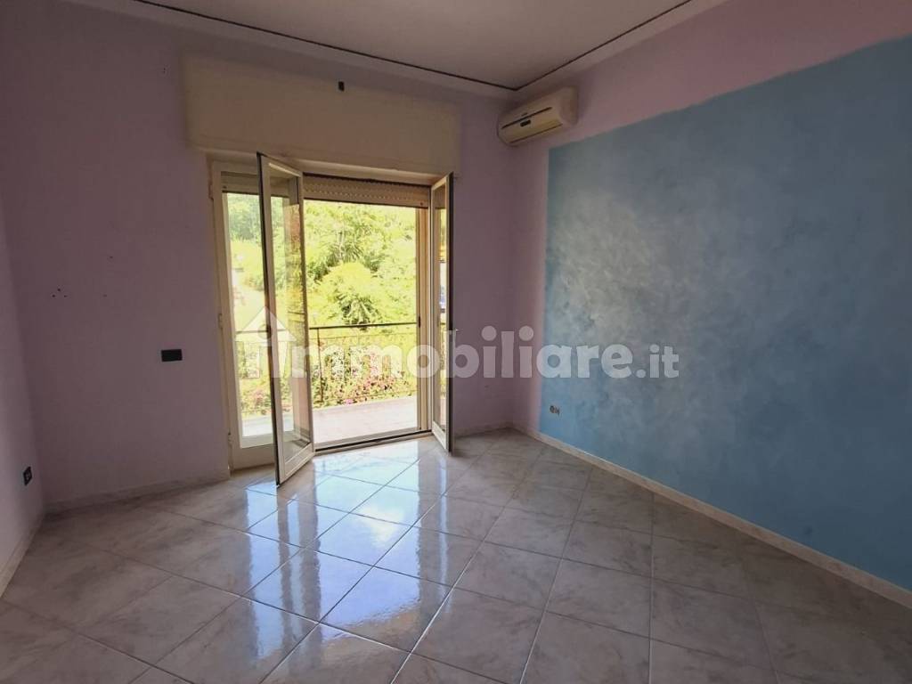 Vendita Appartamento Napoli. Trilocale in via San Gennaro Agnano. Buono ...