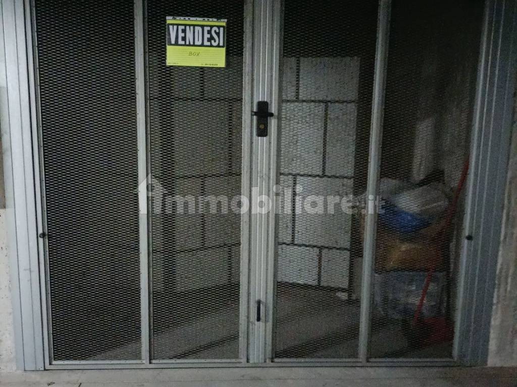 Garage - Box via Nikolajevka 20, Milano, Rif. 125691549 - Immobiliare.it