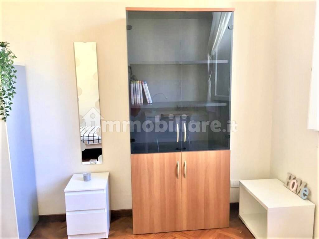 Stanza in affitto in Appartamento, affittasi camera via Castelfidardo ...