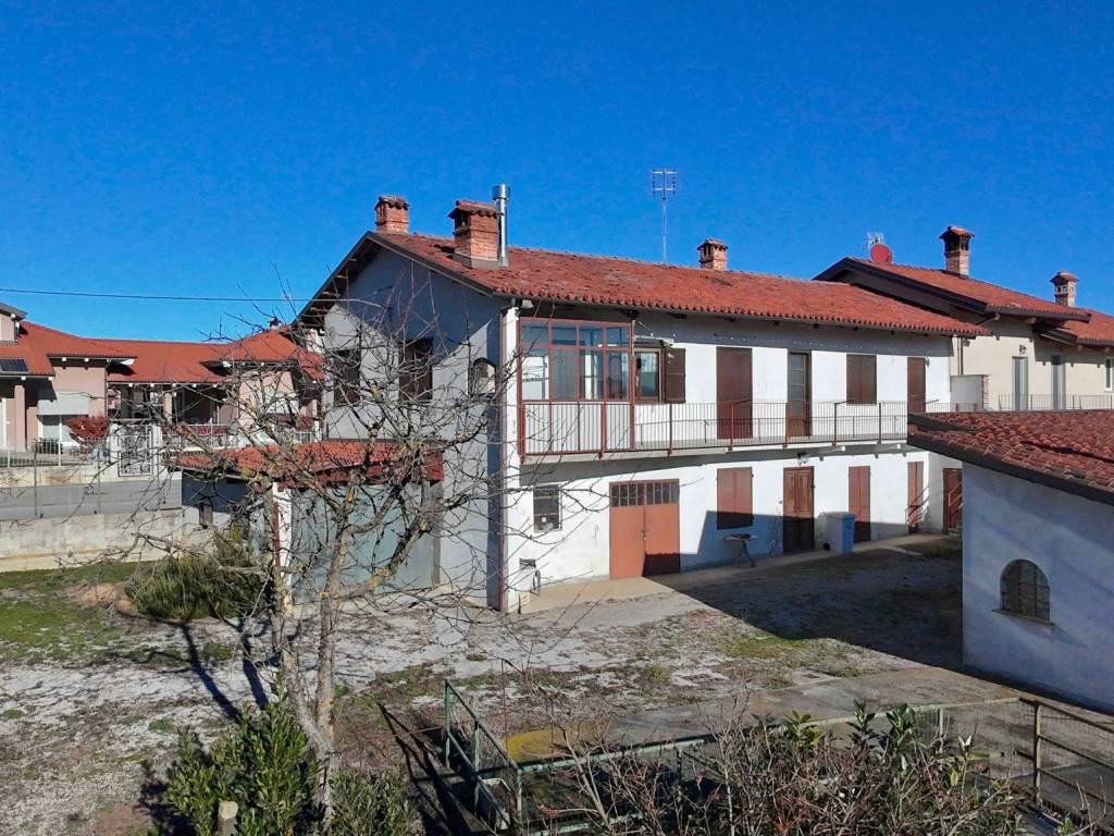 Vendita Terratetto unifamiliare in via Strada Vecchia Cherasco. Buono ...