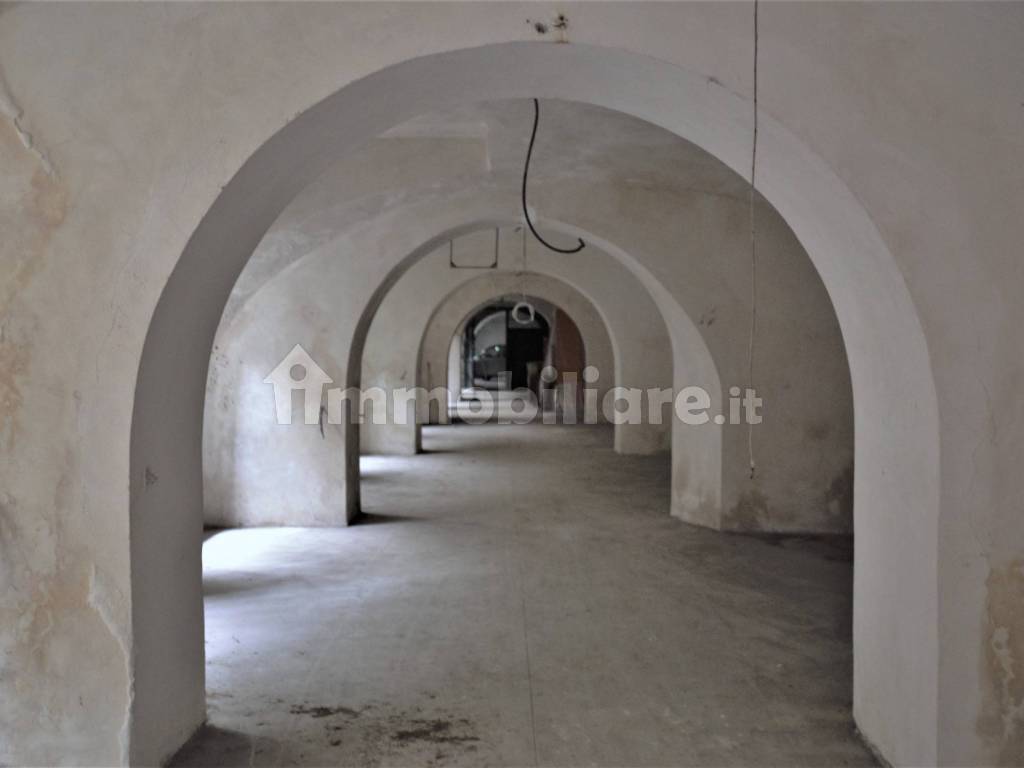 Magazzino - Deposito via Bari, Napoli, Rif. 125718787 - Immobiliare.it