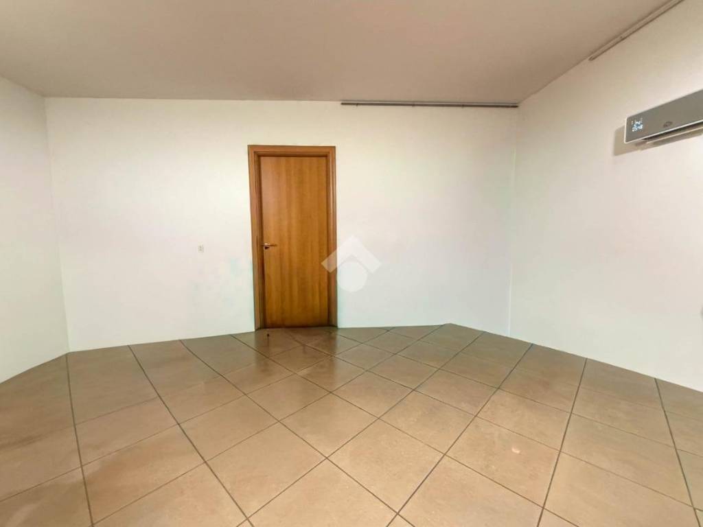 Locale commerciale corso della Repubblica 9, Gardone Riviera, Rif ...