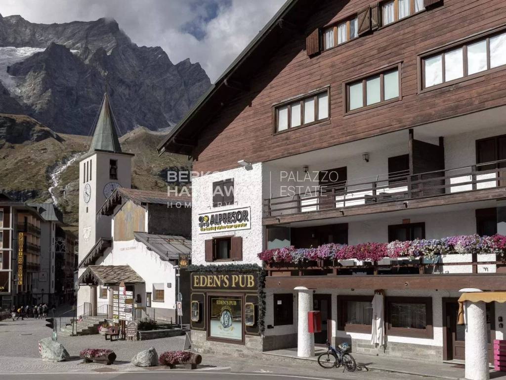 Vendita Appartamento Valtournenche. Trilocale in Breuil-Cervinia ...