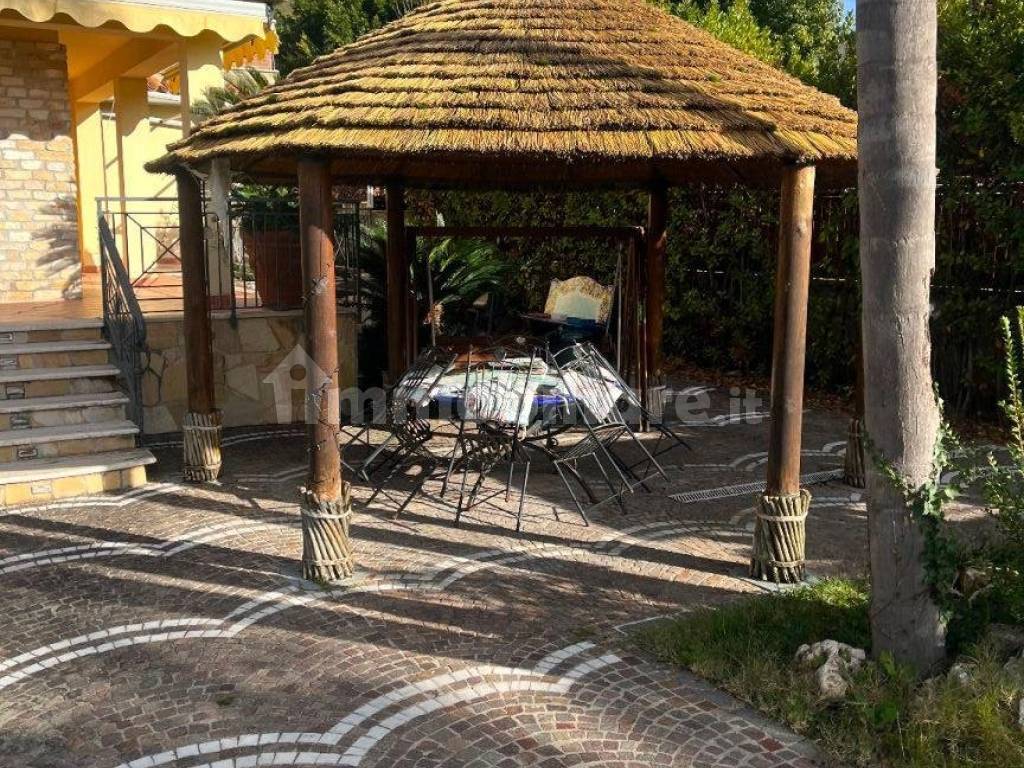 Vendita Villa bifamiliare in via Penelope Sperlonga. Ottimo stato ...