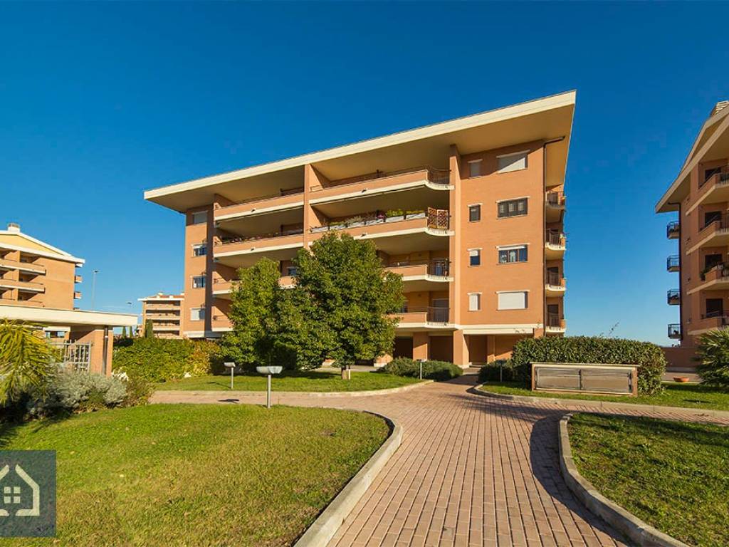 Garage - Box via Leonida Repaci 12, Roma, Rif. 125748719 - Immobiliare.it