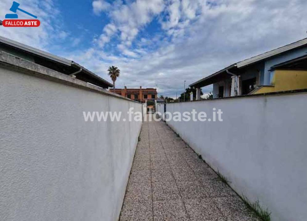 Asta per villa, via Pietro Romani, Infernetto Roma, rif. 125758237 ...