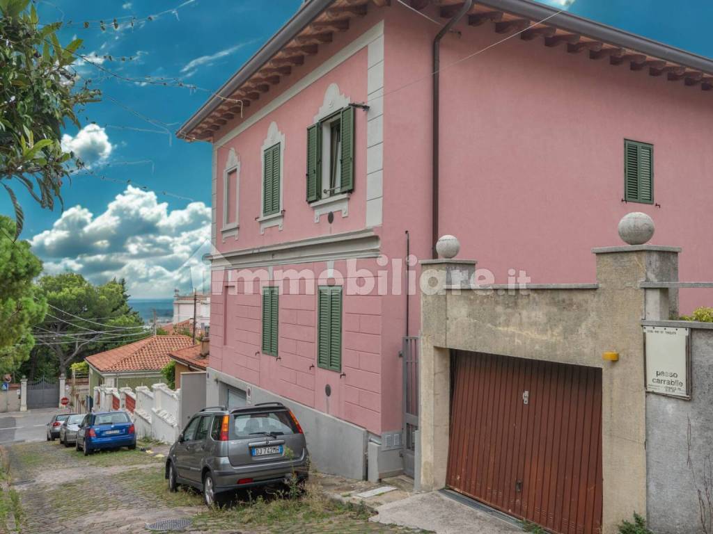 Vendita Villa unifamiliare Trieste. Ottimo stato, posto auto, con ...