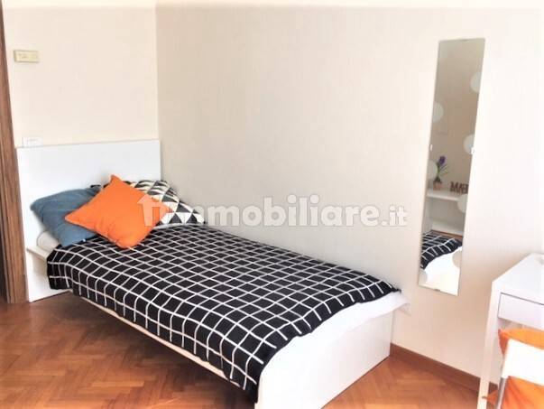 Stanza in affitto in Appartamento, affittasi camera via Castelfidardo ...