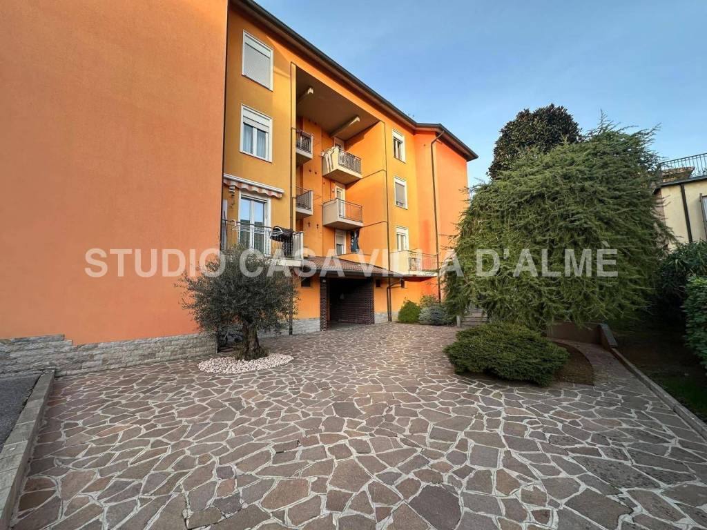 Vendita Appartamento Villa d'Almè. Trilocale in via Prada. Buono stato ...