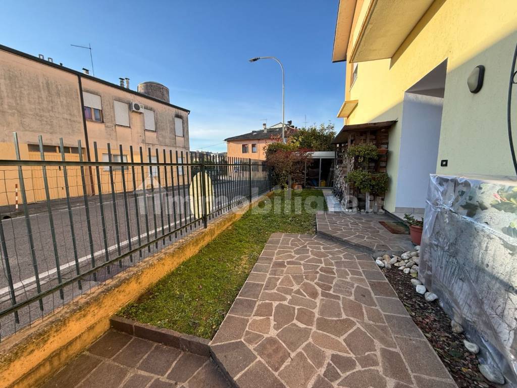 Vendita Appartamento Caldogno. Quadrilocale in via Giaroni, 1. Piano ...