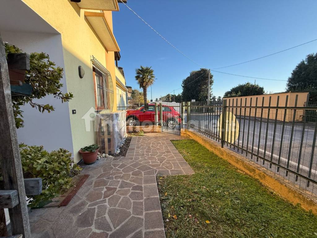 Vendita Appartamento Caldogno. Quadrilocale in via Giaroni, 1. Piano ...